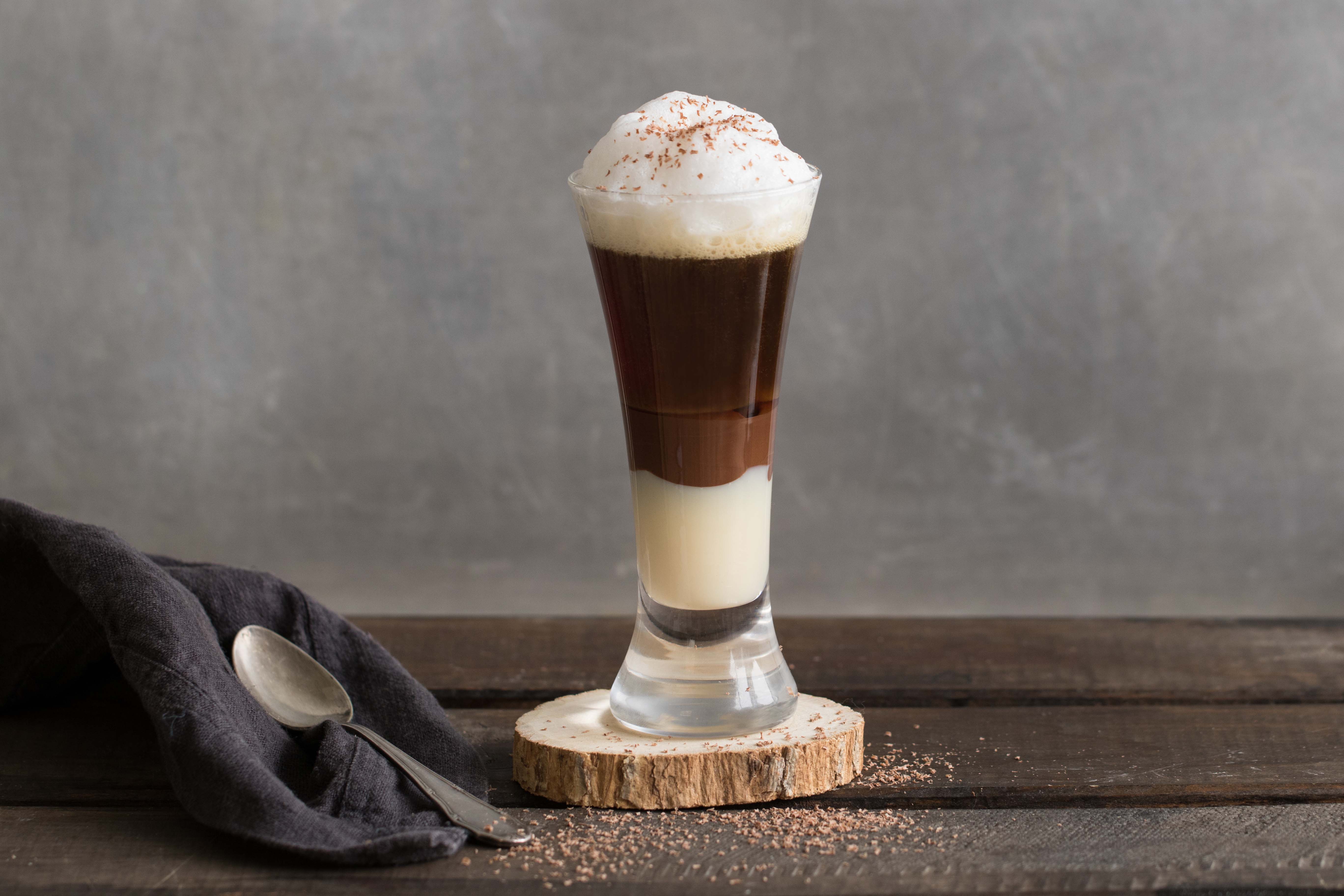 Café bombón con chocolate y espuma de leche | Nestlé Cocina