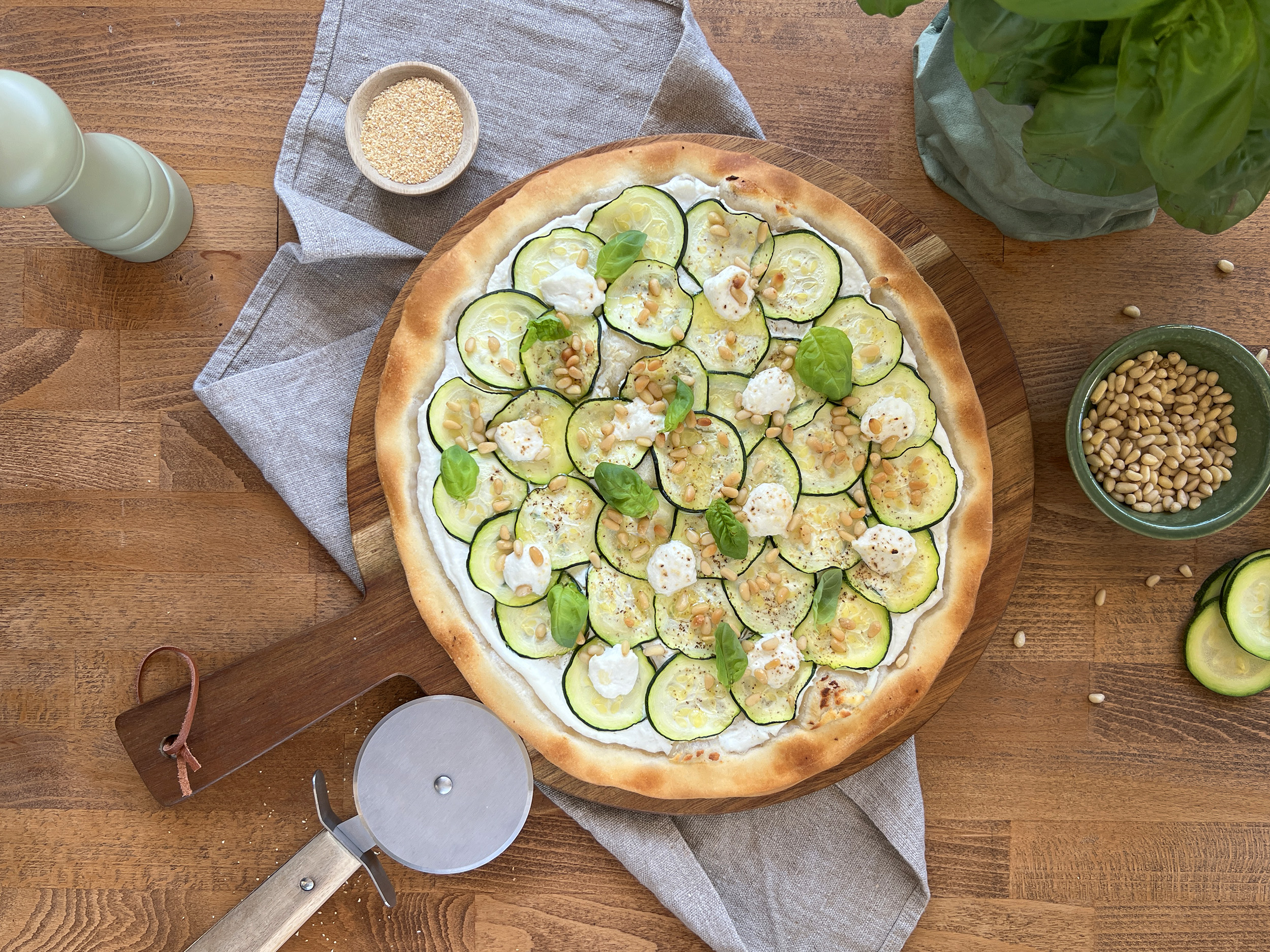 Pizza de calabacín, ricotta y piñones | Nestlé Cocina