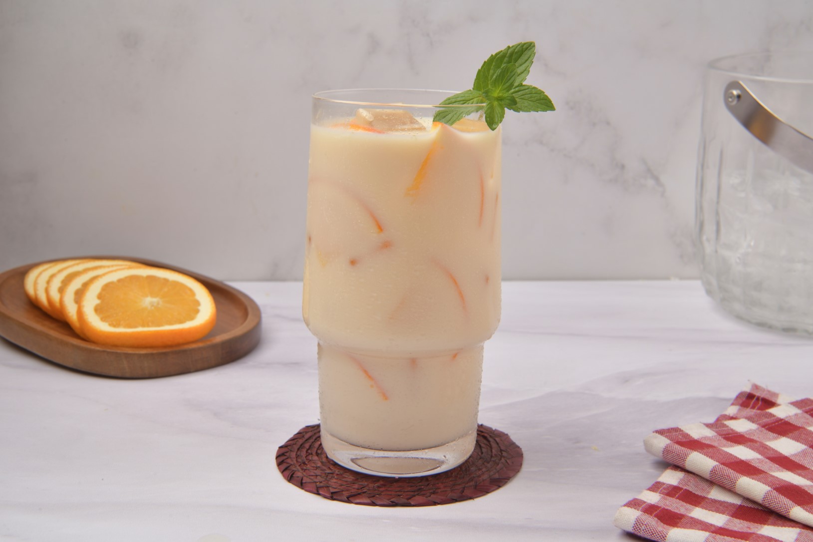 Bebida De Agua Fresca De Naranja Tormenta De Naranja Y Menta