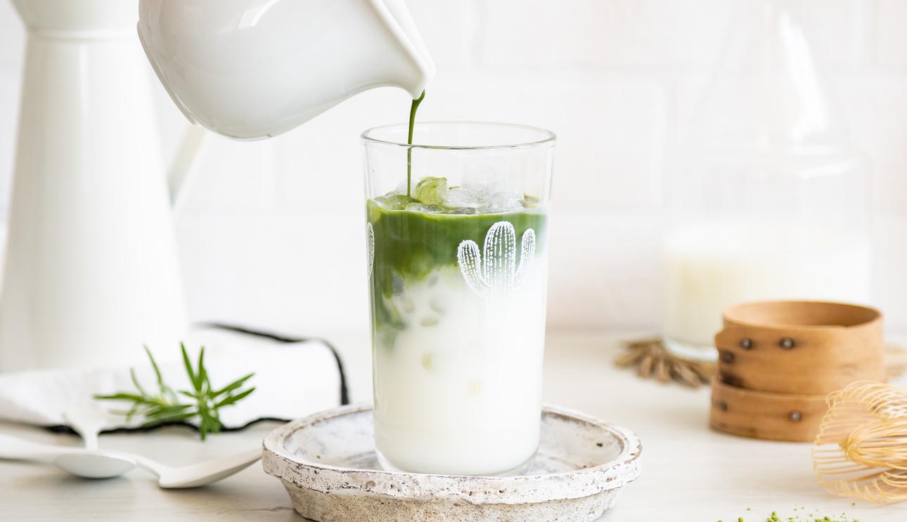 Té matcha latte helado con leche condensada | Nestlé Cocina Té matcha latte helado con leche condensada | Nestlé Cocina